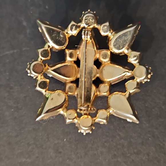 Jewelry | Vintage Starburst Round Broach Deep Red Fuchsia Stones In ...